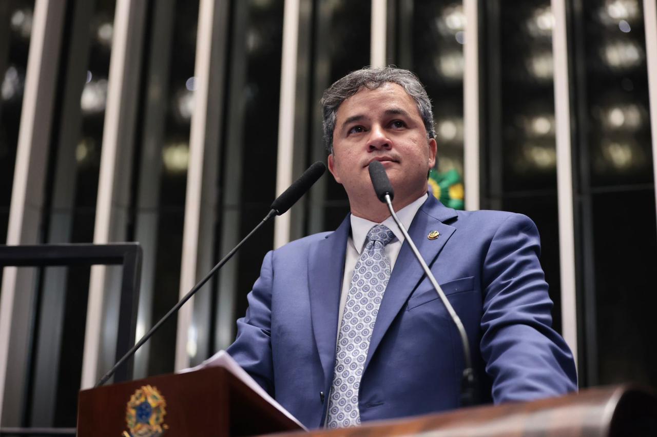 Efraim Filho vai esperar o STF ‘legislar’ sobre drogas - Extra PB
