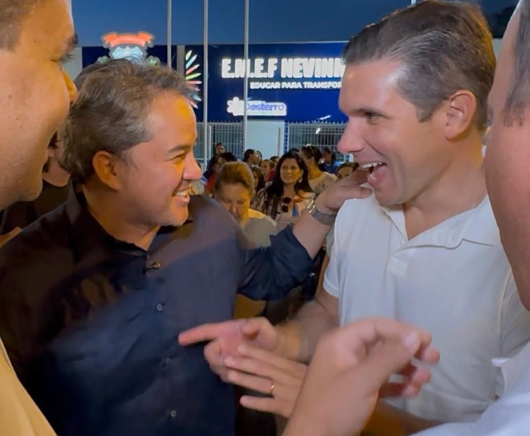 Efraim e Hugo ocupam o mesmo espaço em Desterro - Extra PB